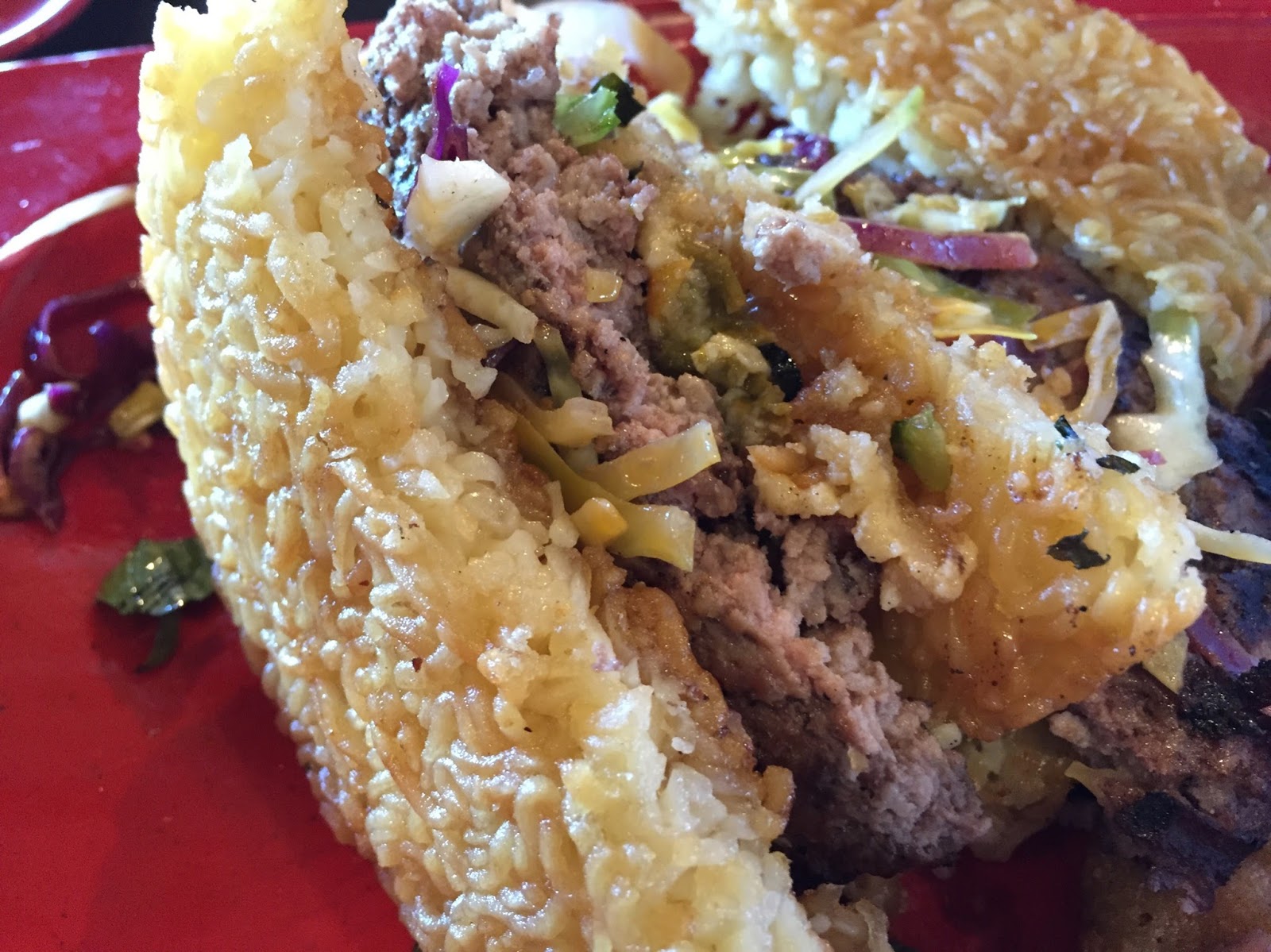 Red Ramen Burger From Red Robin / レッドロビンのレッドラーメンバーガー ~ I'm Made of ...