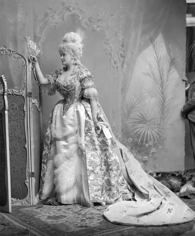 Inviting History: The Countess of Warwick as Marie Antoinette at the ...