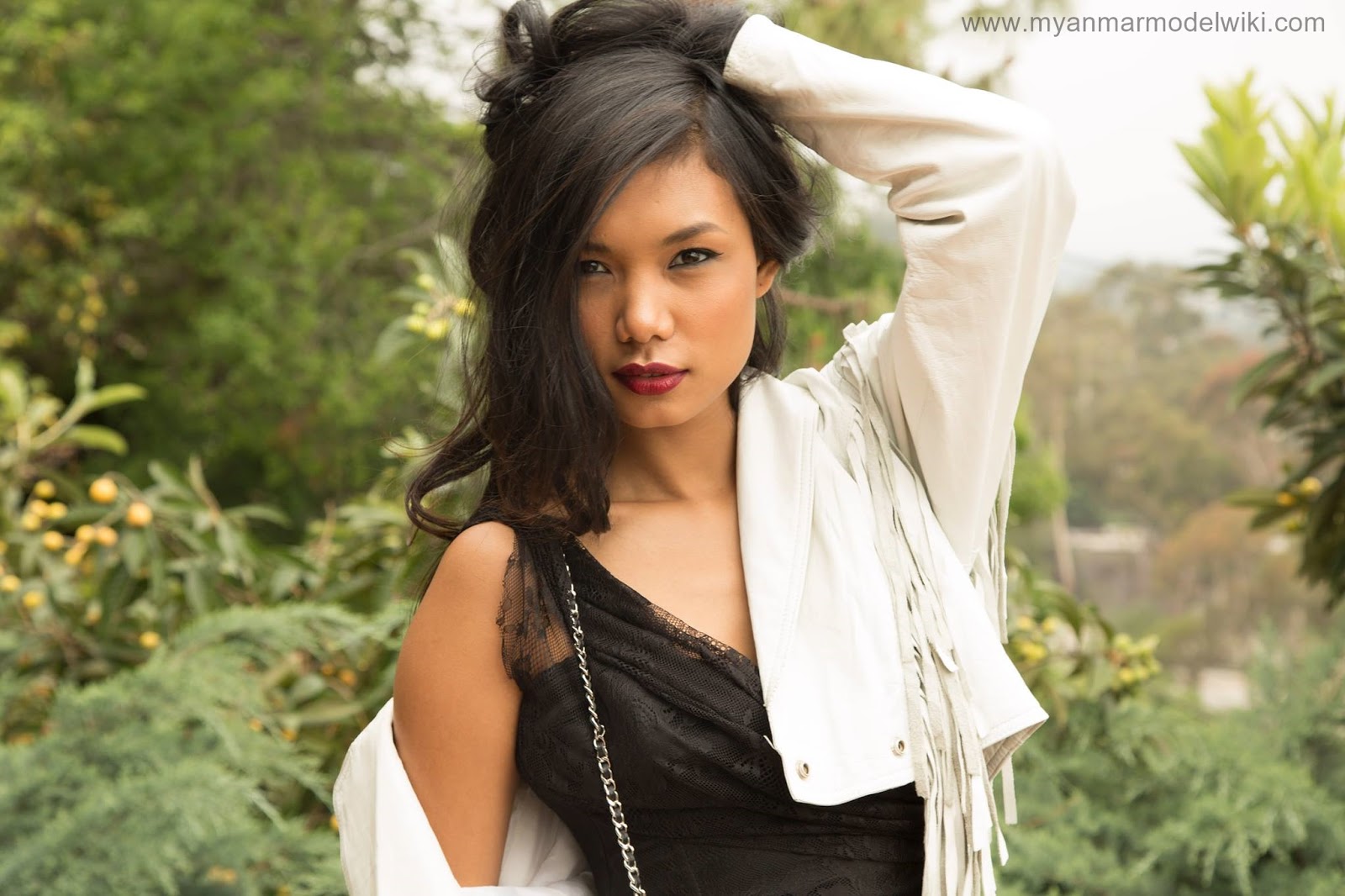 Ah Moon - 10 Pictures Of Myanmar Pop Singer Photos Collection Album (1)