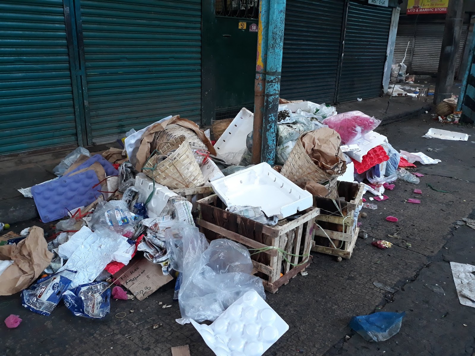 Heaps of Garbage Dot Streets of Metro Manila following the New Year ...