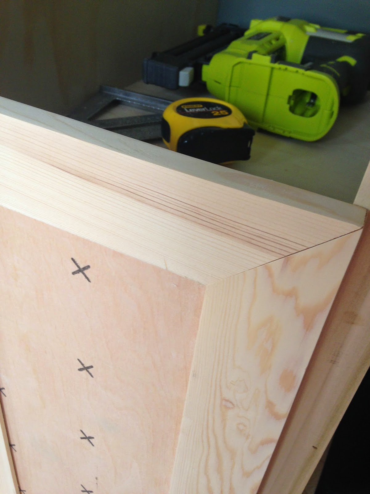 White Wood : DIY shaker doors