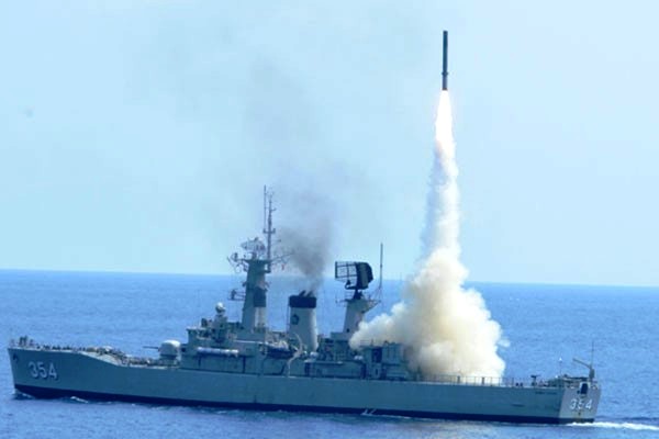 Rudal Yakhont Tenggelamkan Eks KRI Teluk Berau | Indo Defense