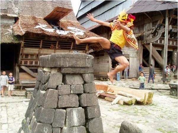 ILMU JITU KOMPUTER DAN INTERNET: Sejarah Lengkap Lompat Batu ( Hombo ...