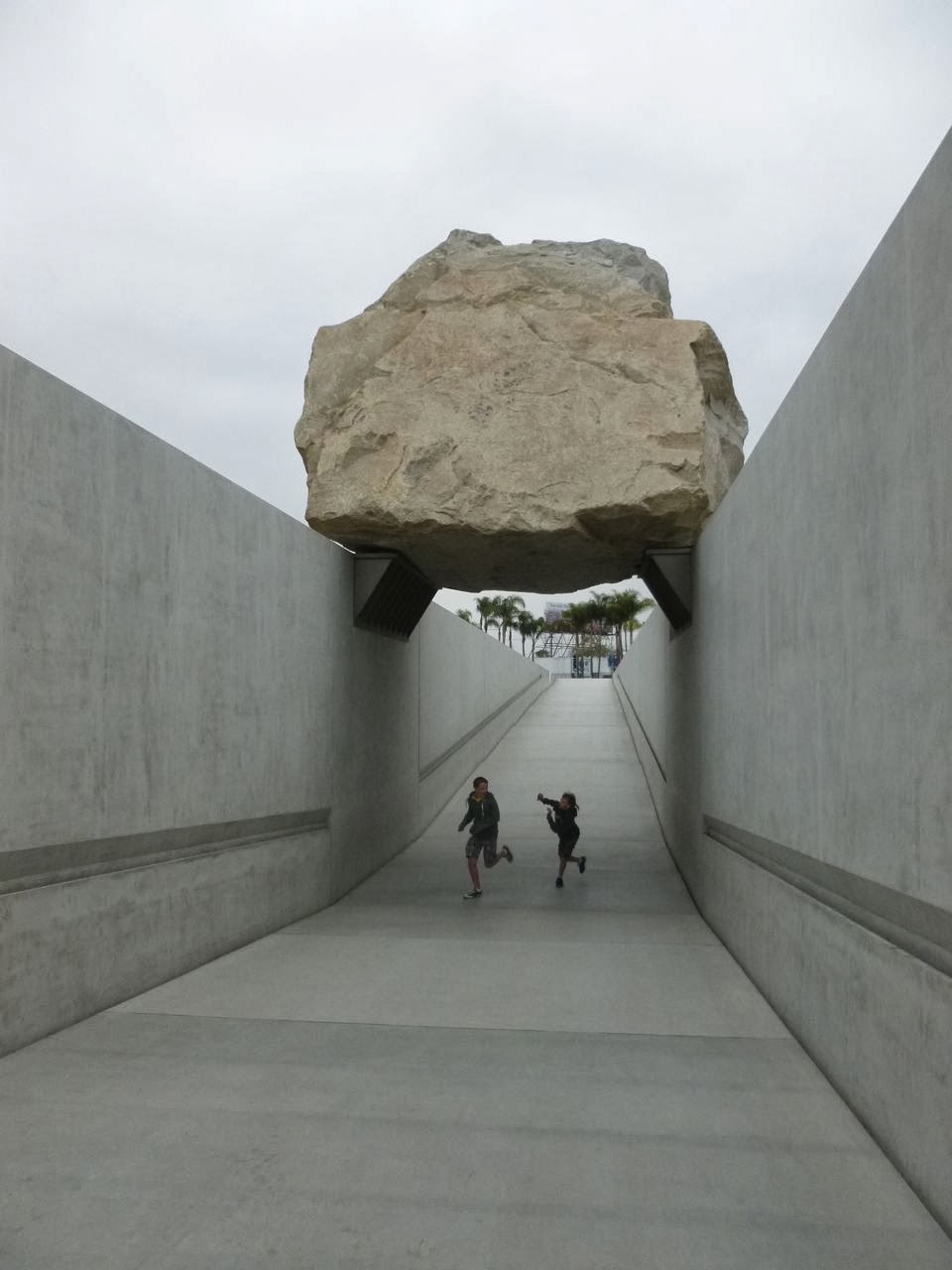 Experiencing Los Angeles: Levitated Mass @ LACMA (L.A. Family Vacation ...
