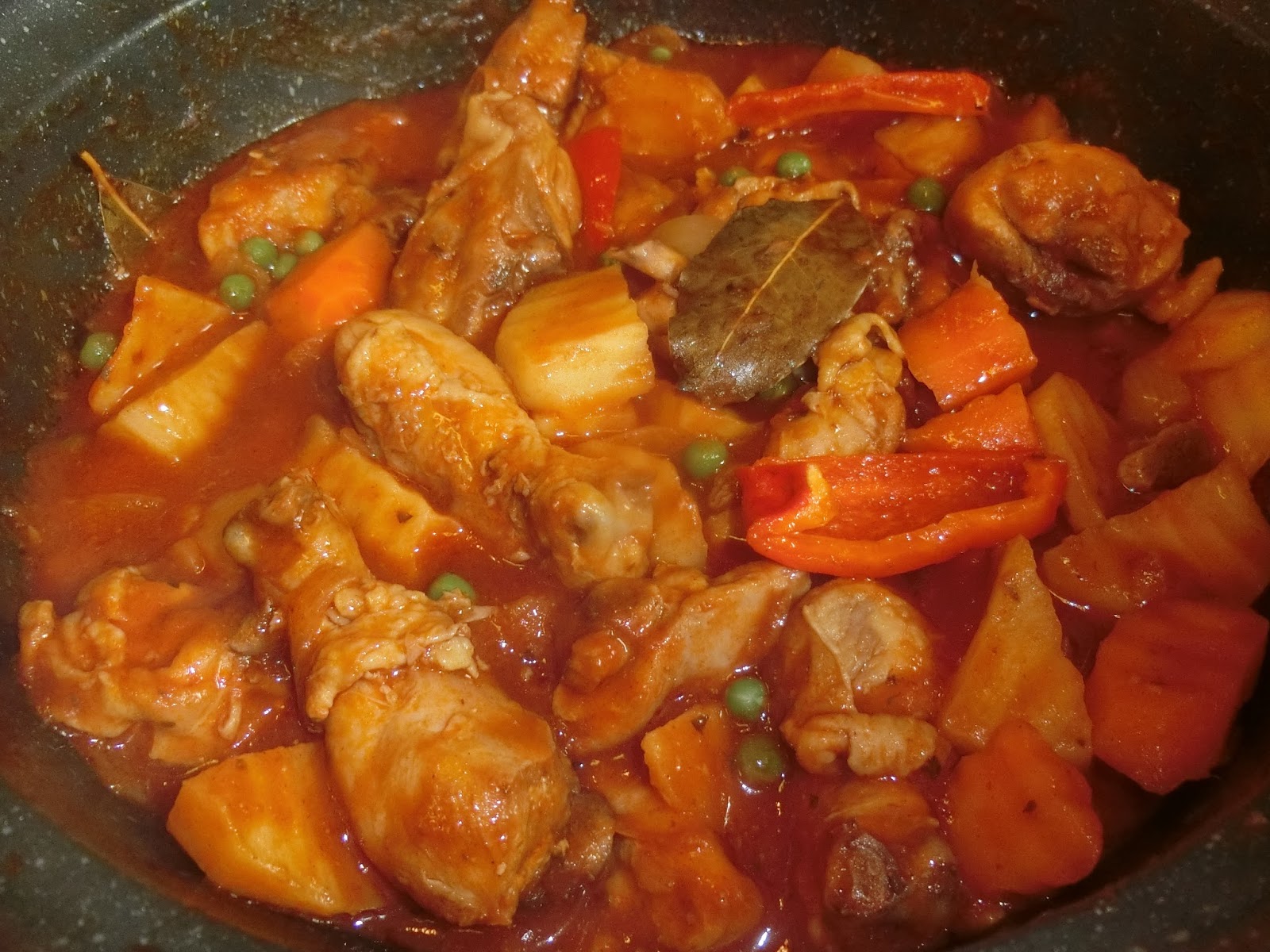 LUWEEH KITCHEN : Chicken Afritada Recipe