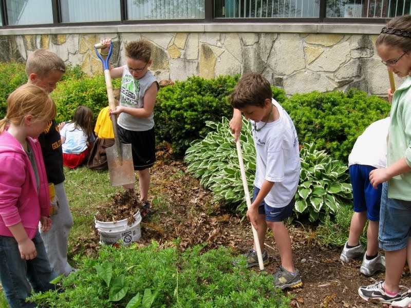 Mrs. Simon's Class: School Clean Up Day