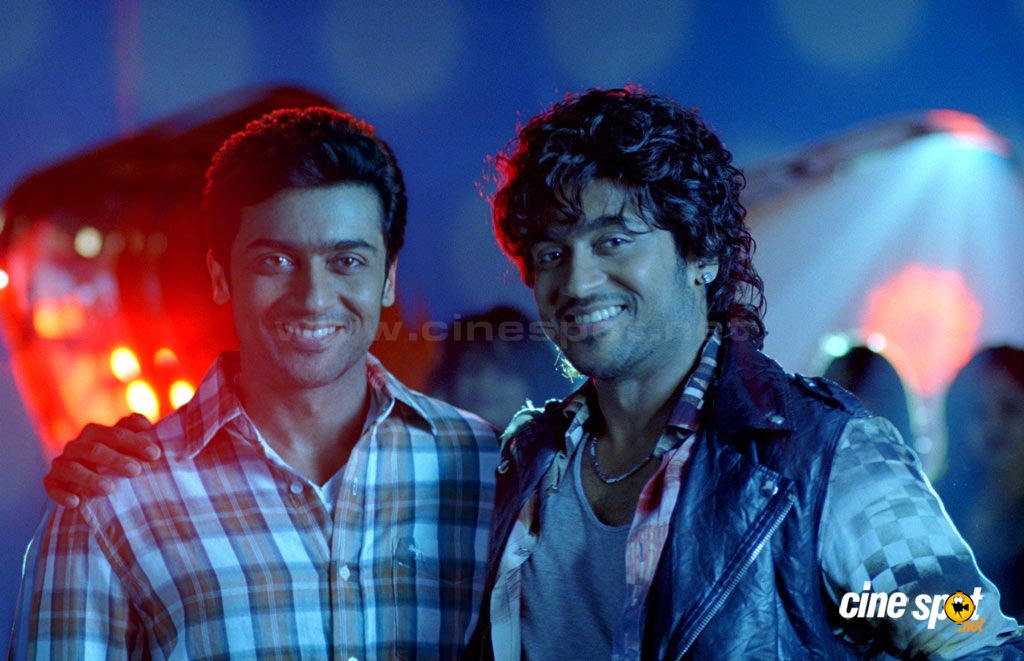 keep smiling: surya stills in movie maatran