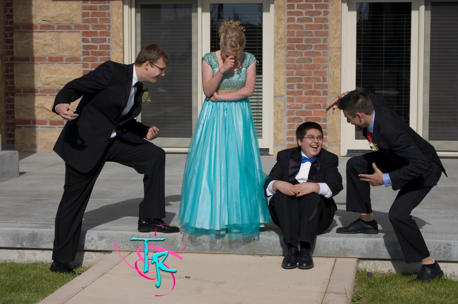 Fun Prom Photo Shoot