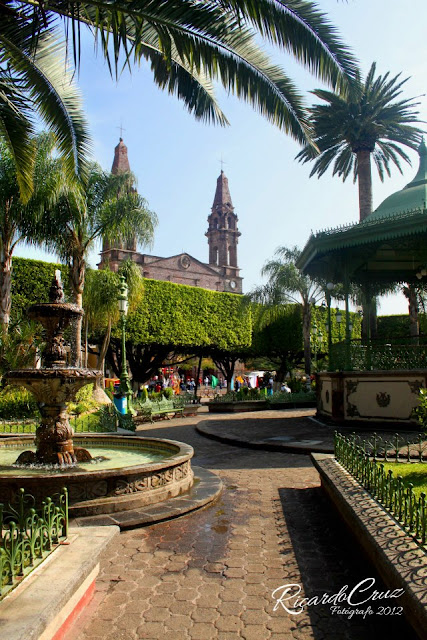 Jaime Ramos Méndez: Plaza Principal de Tangancícuaro en Michoacán ...