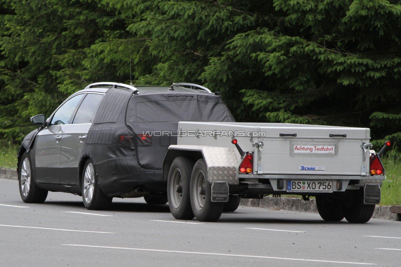 Motor Mania Buzz: Volkswagen Passat Cross spied in Austria