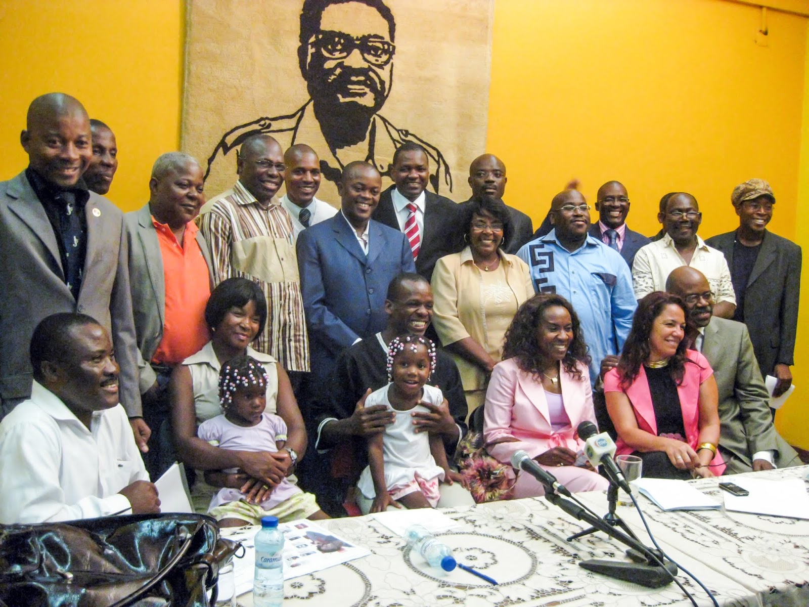 Capelenguela e Neto caçam votos para dirigir a União dos Escritores ...