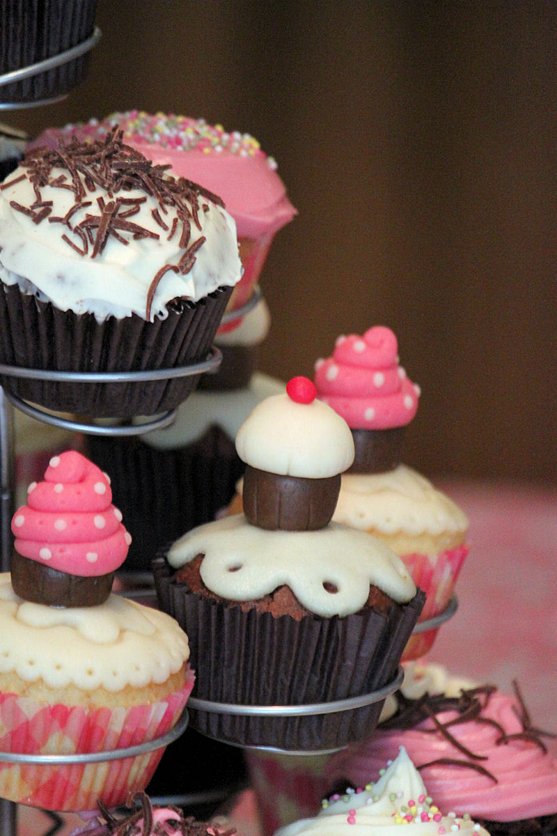 Let's bake today!: Birthday cupcakes