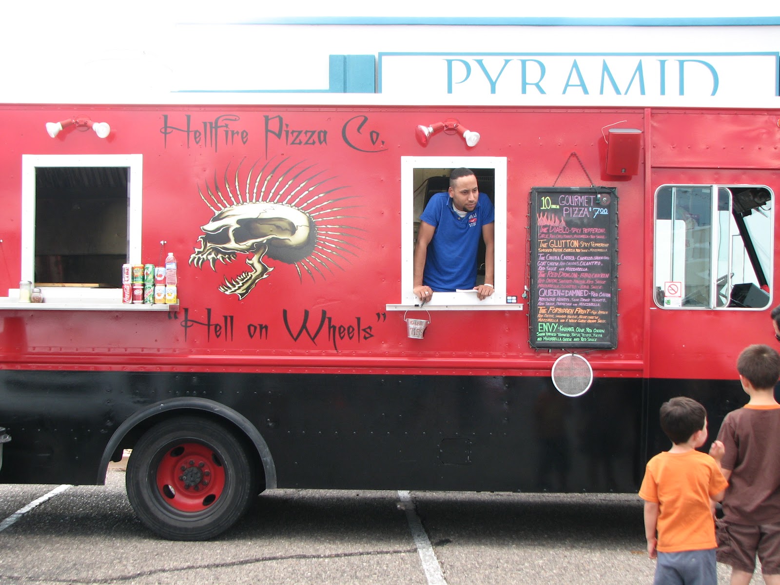 Truckin' Good Food: Food Truck Hellfire Pizza Co.