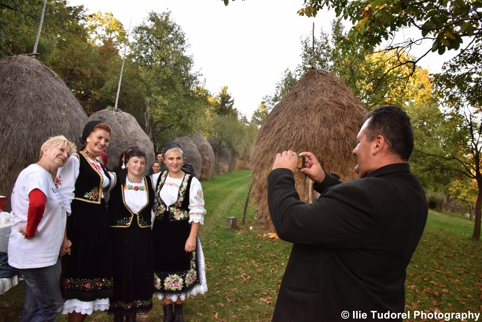TUDOR PHOTO BLOG: Sarbatoarea Traditionala de la Trestia,Cernesti ...