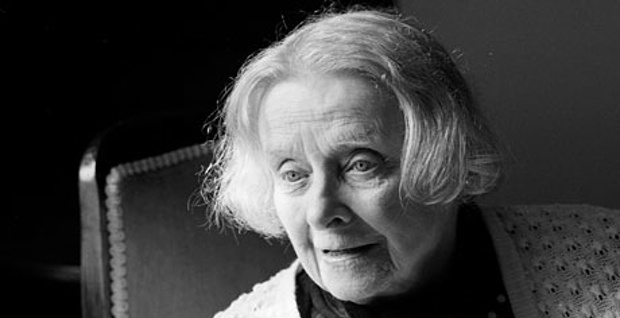 Autores Encadenados #7: Elizabeth Jenkins ~ Chronicle&Cover