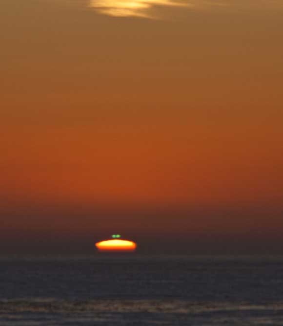 An idiot's mutterings.....: Green Flash!
