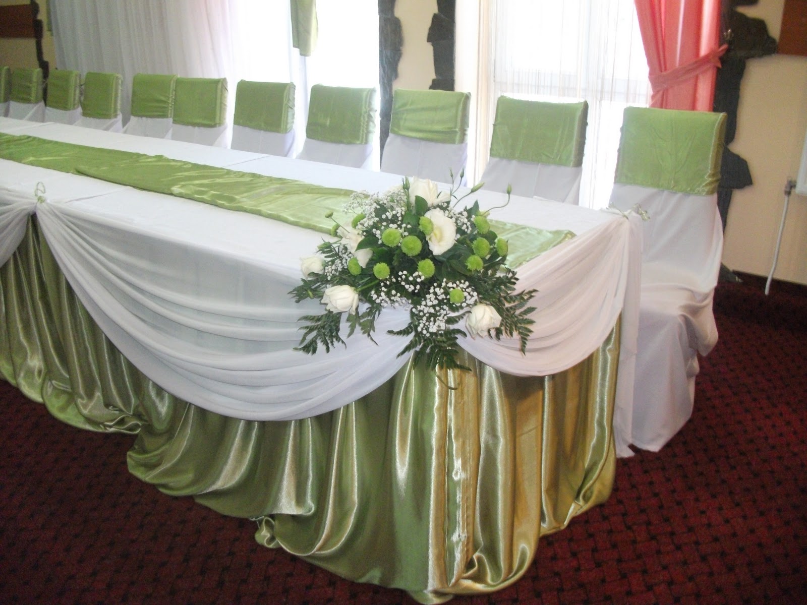 firma de decoratiuni nunti din severin: Restaurant dunarea- culoarea verde