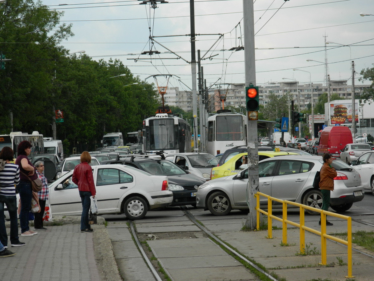 LA MULTI ANI, ROMANIA!: Trafic