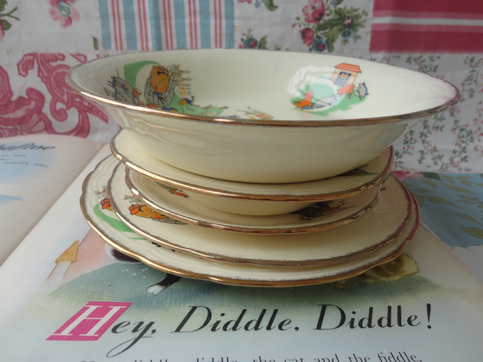 Tazas & Cuentos: Hey, Diddle, Diddle...