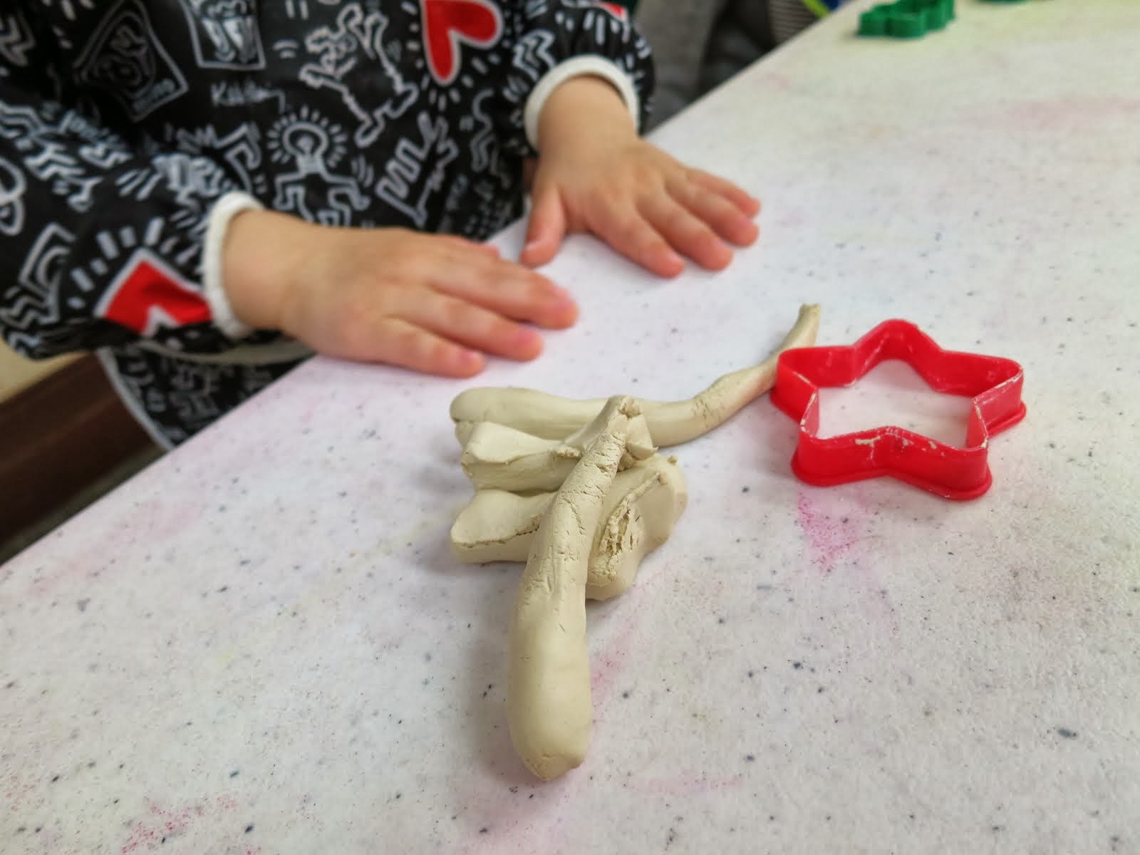 Toddler Art Class: Playing with Clay : library makers