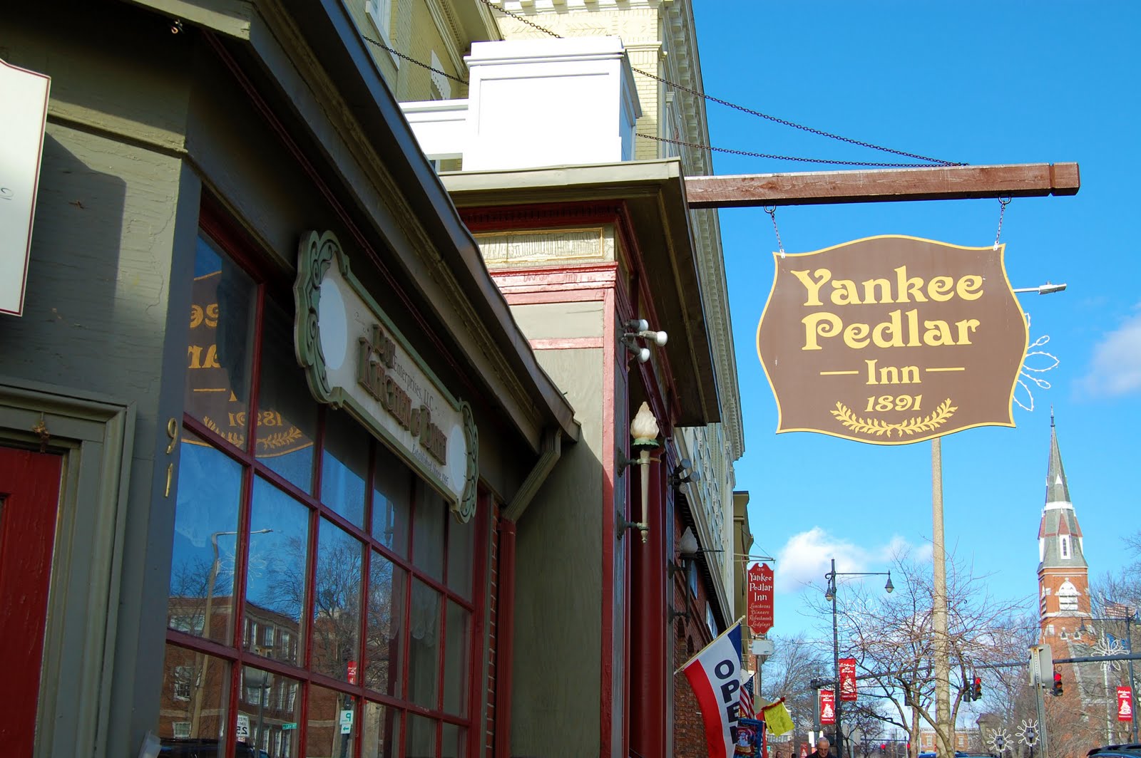 The WGON Helicopter: The Innkeepers (2011) Go Ahead, Stay For A Night