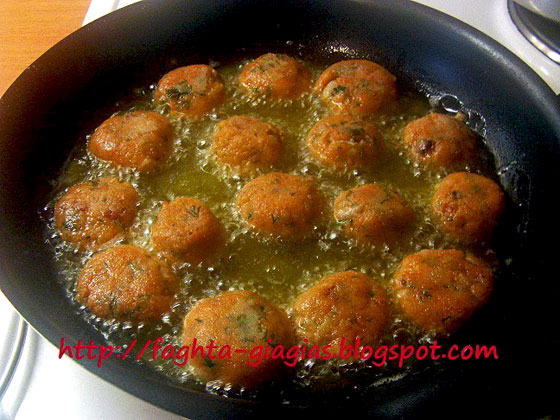 Ταραμοκεφτέδες με άσπρο ή κόκκινο ταραμά