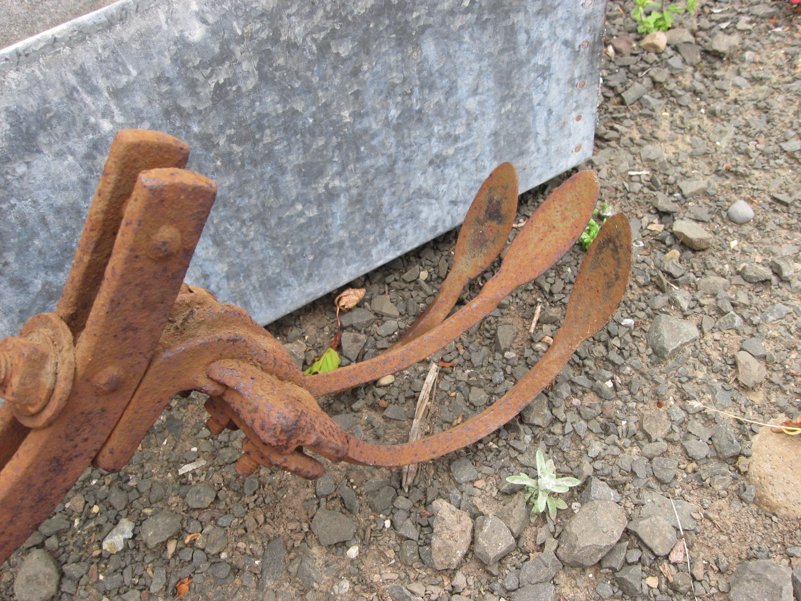 Treasures from the Heart: New Old Mega Rusty Stuff!!