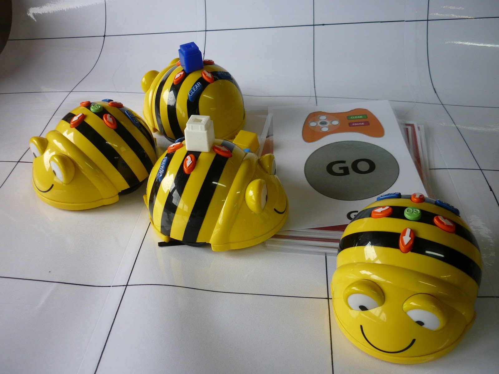 2S - a class of BIG PEOPLE: Bee-Bots visit 2S