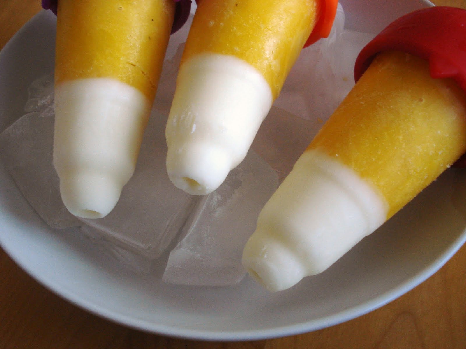 Presque végé: Sucettes glacées à la mangue et au yogourt
