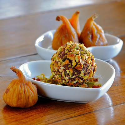 JULES FOOD...: Moroccan Spiced Dark Chocolate Truffles with Fig Essence