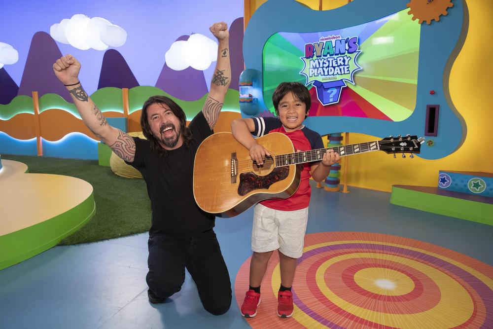 NickALive!: The Foo Fighters' Dave Grohl to Guest Star on 'Ryan's ...