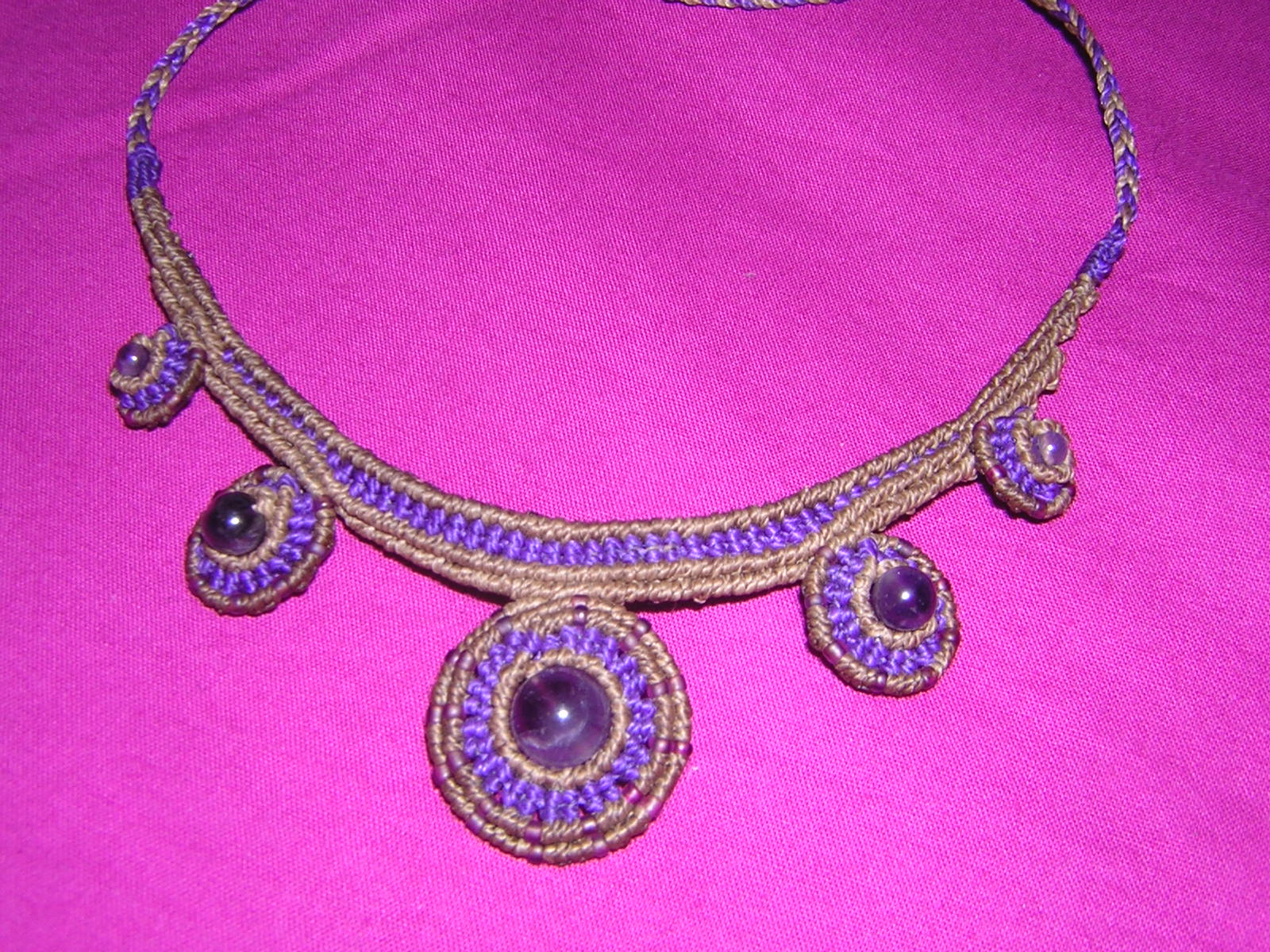 ARIANNAREN HARIA: Collares de macrame : los medianos....