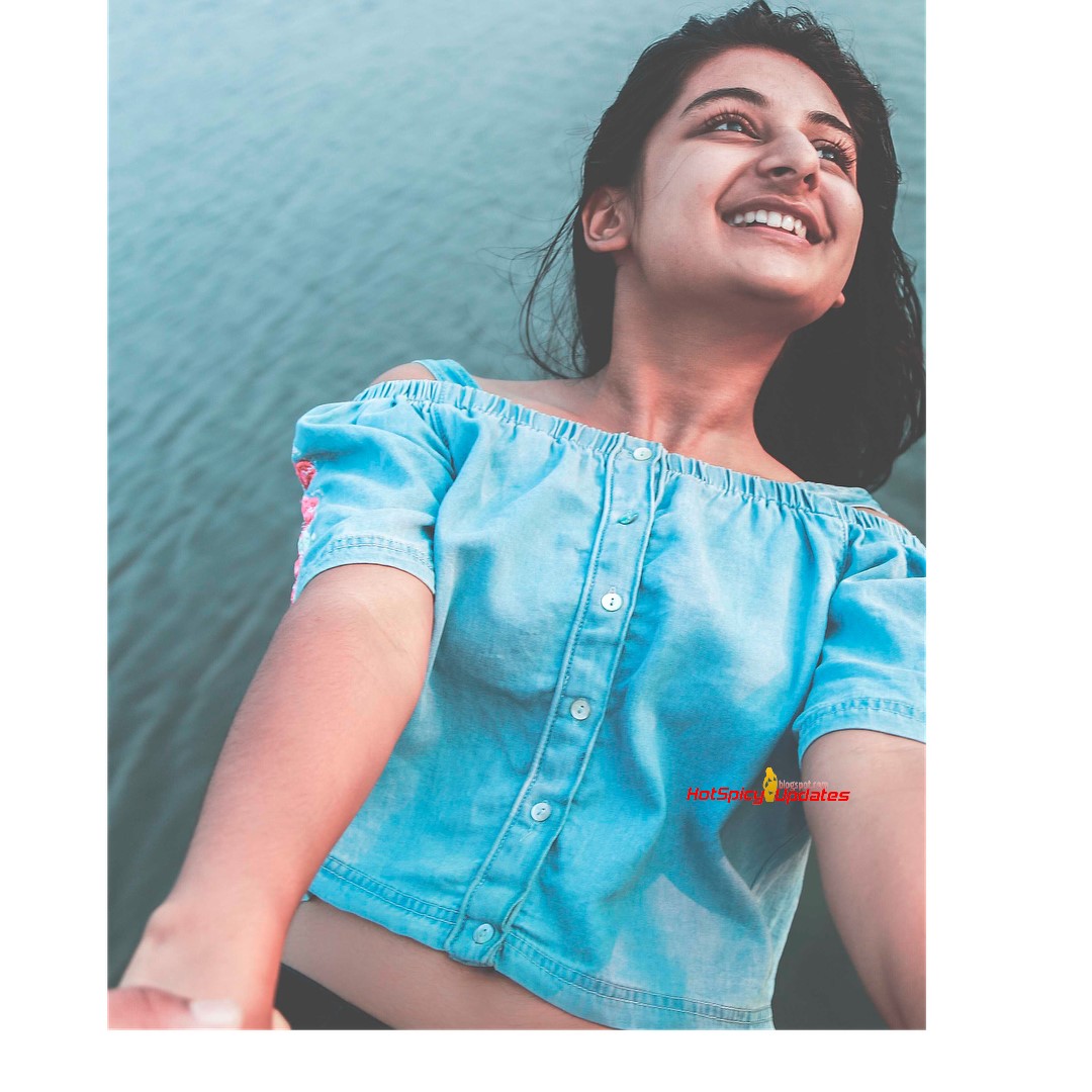 Esther Anil Cute and Stylish Instagram Photos | Latest High Quality ...