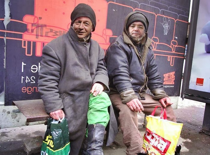 Poze Amuzante / haioase / meme: Basescu si Emil Boc - niste boschetari