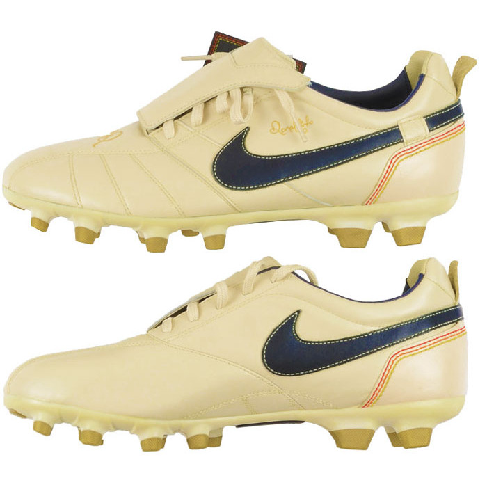 Closer Look | Nike Tiempo Ronaldinho 2006 R10 Signature Football Boots ...