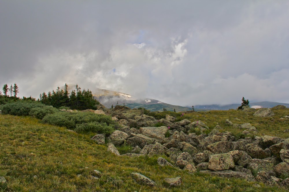 Arapaho Glacier Trail (Rainbow Lakes side)