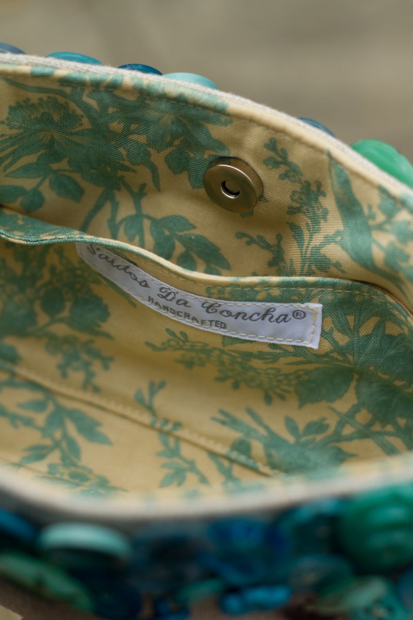 Saídos da Concha: Clutches com Botões :: Button Clutches