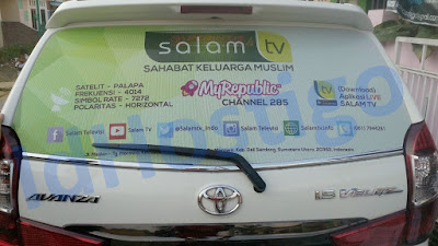 Desain, cetak dan pasang stiker kaca belakang mobil untuk iklan dan ...