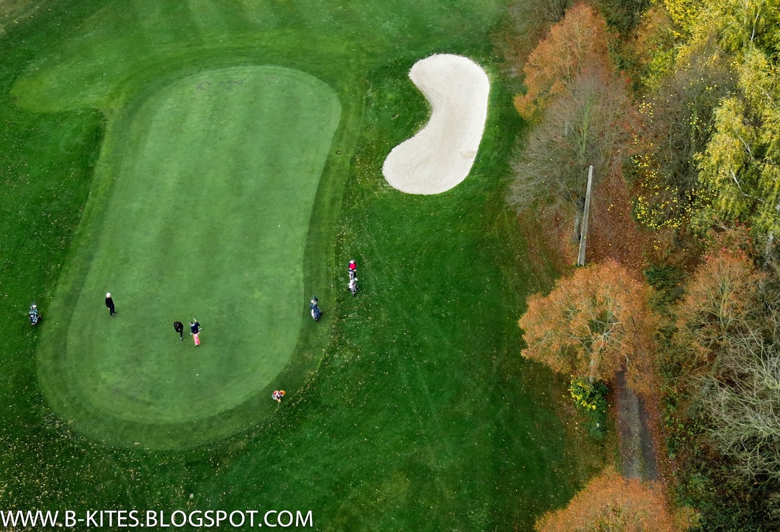 B-kites: Autumn at the golf course