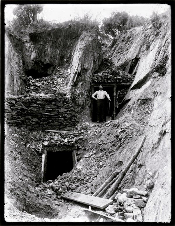 Prairie Rose Publications: Early Gold Mining Methods