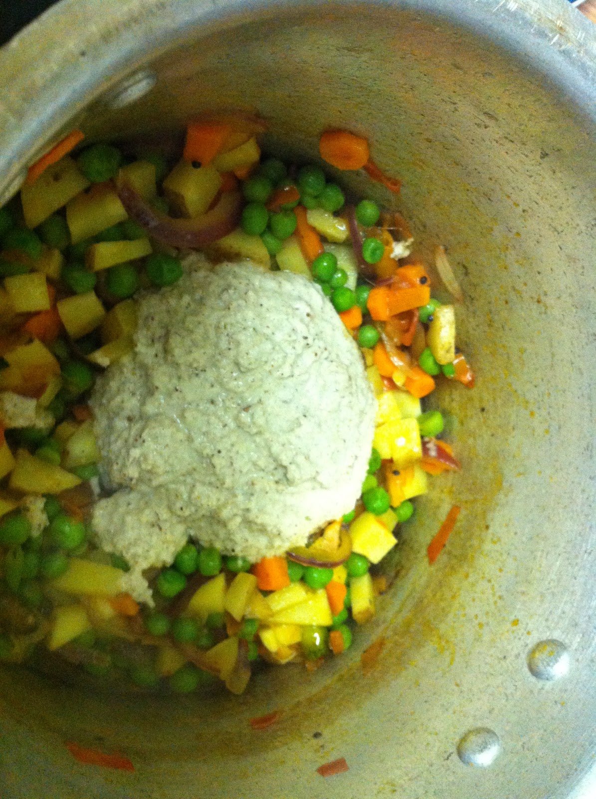 Foodies Nest: POORI KURMA / VEGETABLE KURMA