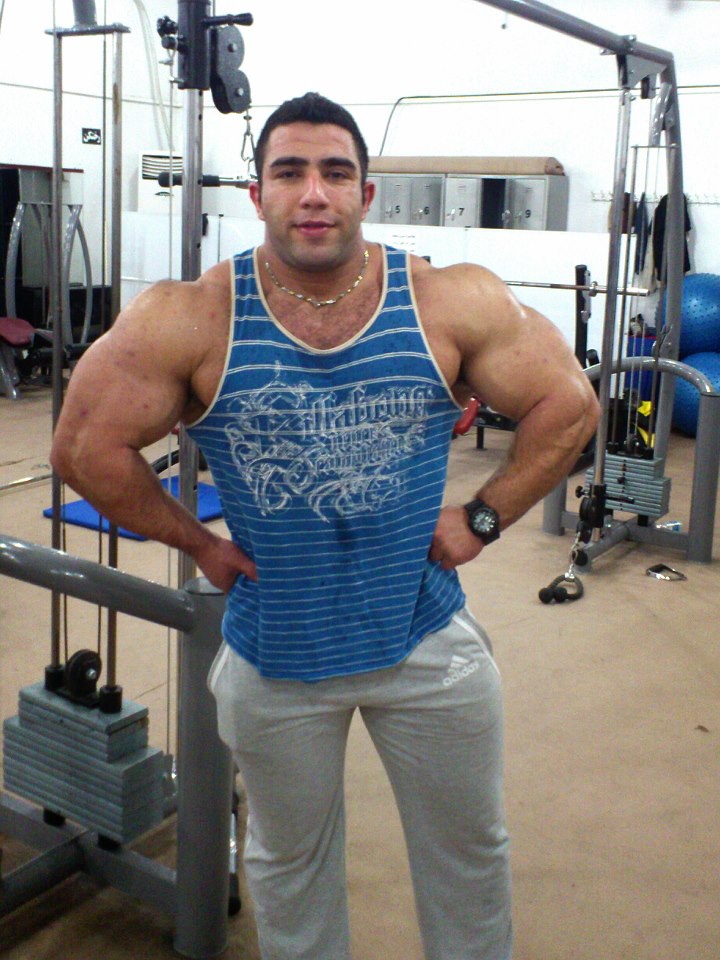 Muscle Lover: Persian bodybuilder Isaac Ghavidel