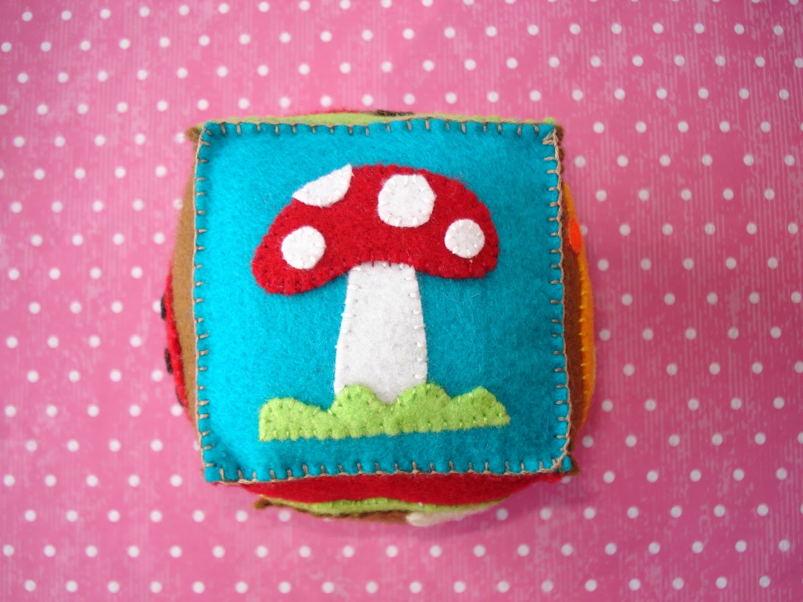 cupcake cutie: Free Pattern: Felt cube toy for baby