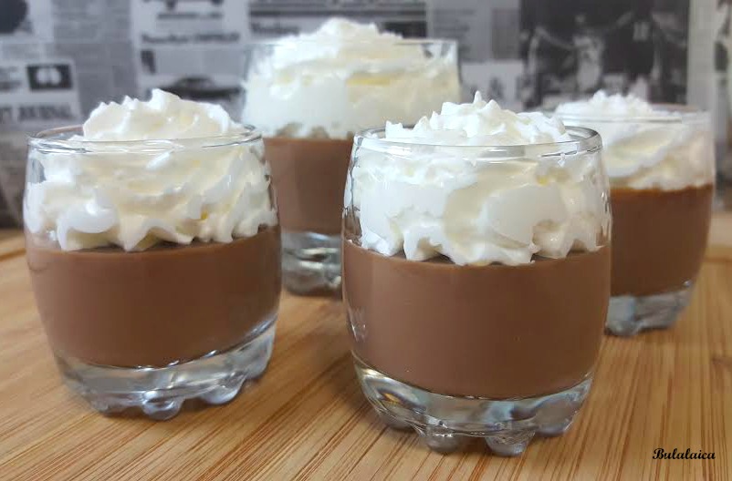 Bulalaica: Copas de chocolate con nata caseras