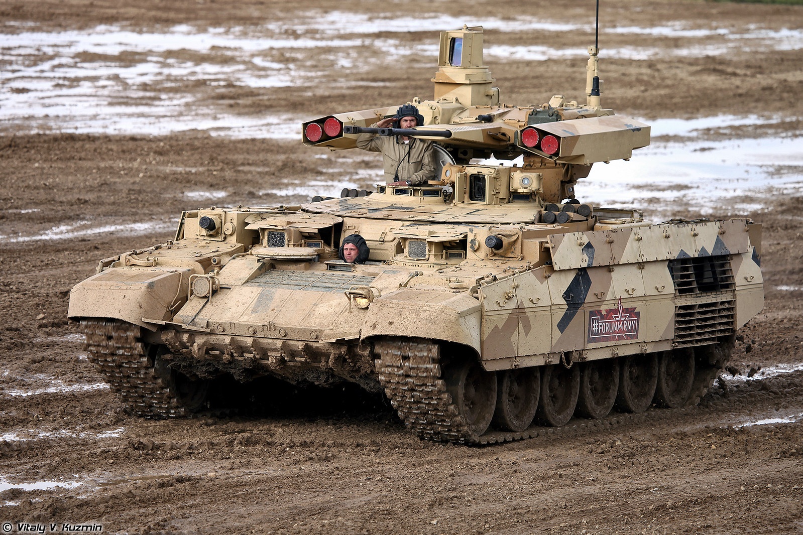 Sosok BMPT Dukungan Tembakan Baru Muncul dalam Suatu Latihan Parade ...