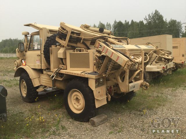 Real Life Transformer: 1989 Mercedes-Benz Unimog - DailyTurismo