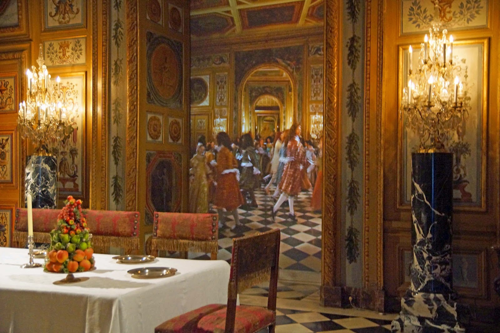 Heroes, Heroines, and History: BANQUET ETIQUETTE AT THE TABLE OF LOUIS ...