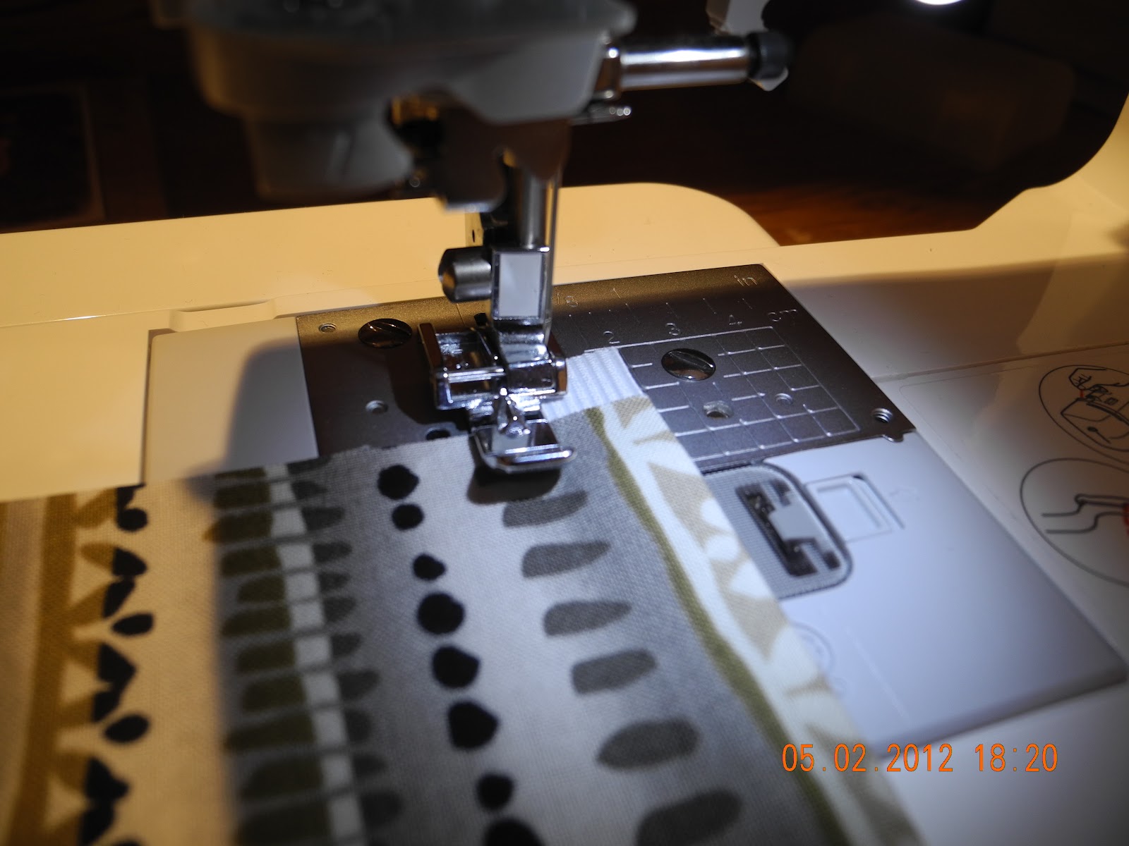 SewThrillingCrafts: Custom Built Purse - Elastic Pocket