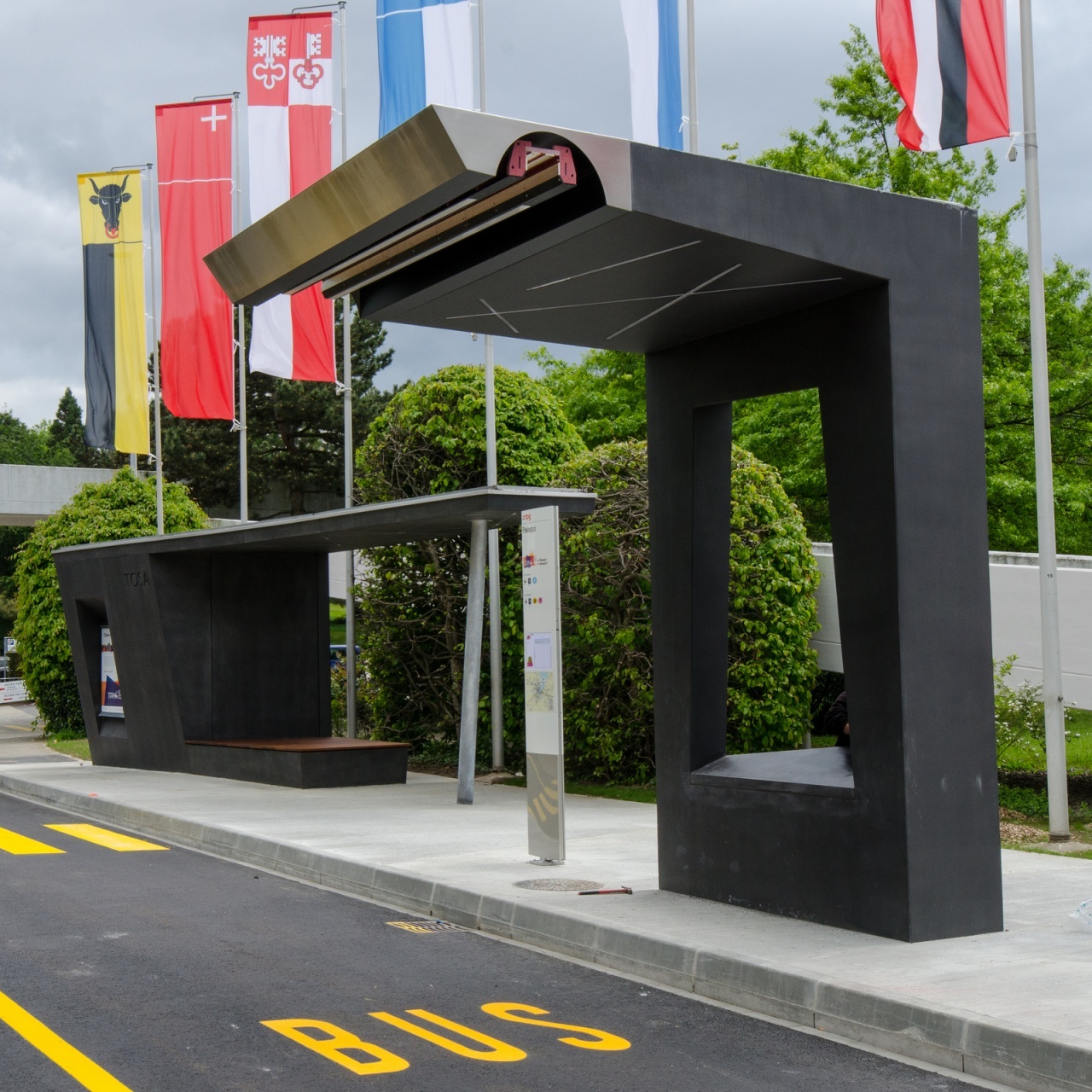 ABB unveil wireless electric bus with 15 sec Flash charging [VIDEO ...