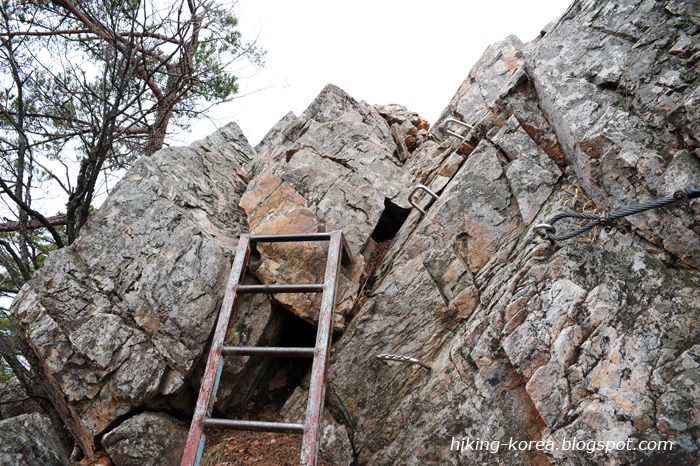 Hiking, Trekking, Local Tour in Korea: Samaksan - Beautiful lake and river
